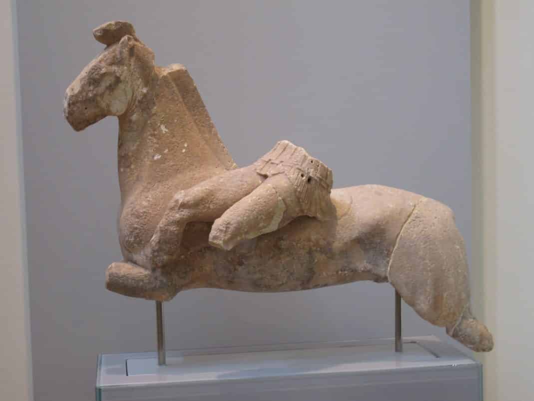 Analysis of the Book: Early Greek Warfare-Horsemen, and Chariots in the ...