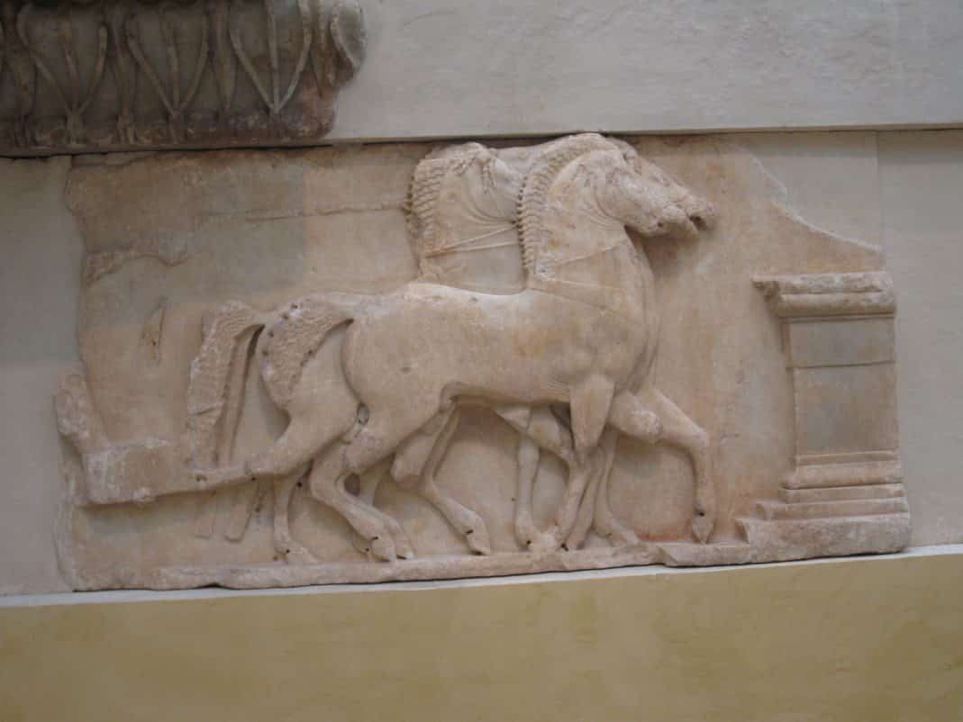 Analysis of the Book: Early Greek Warfare-Horsemen, and Chariots in the ...