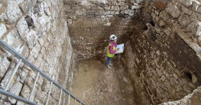 Exploration of London Medieval Cesspit Reveals Artifacts | VT Foreign ...
